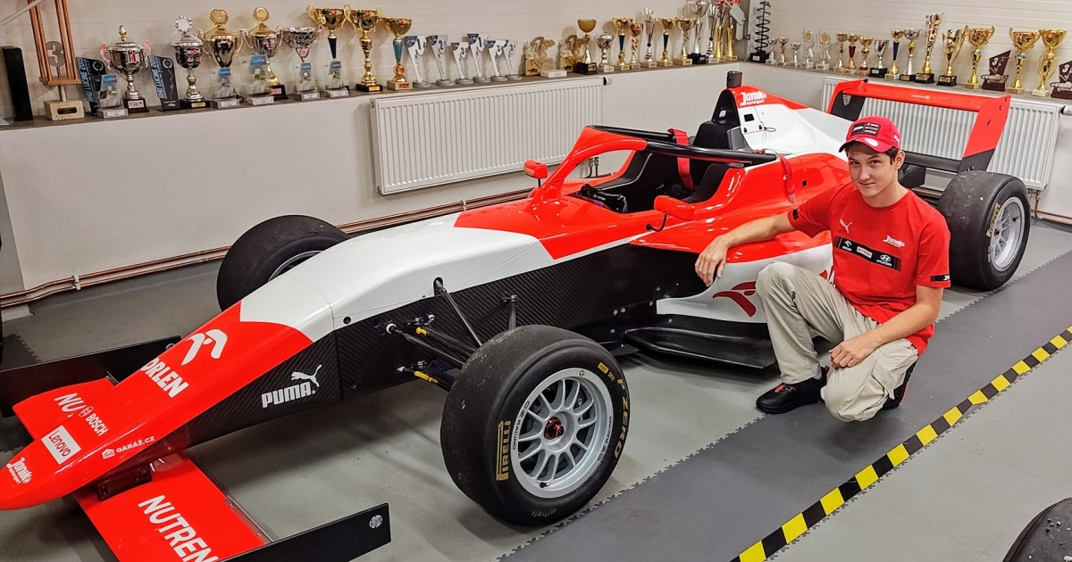 David Gorčica přechází do Formule 4: Cesta k GT závodům s Aston Martin ...